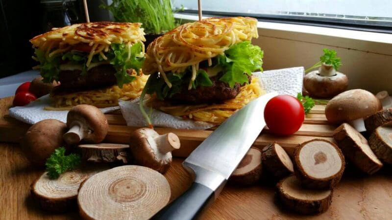 Pasta-Burger: Das geniale Rezept für alle, die sich nicht entscheiden ...